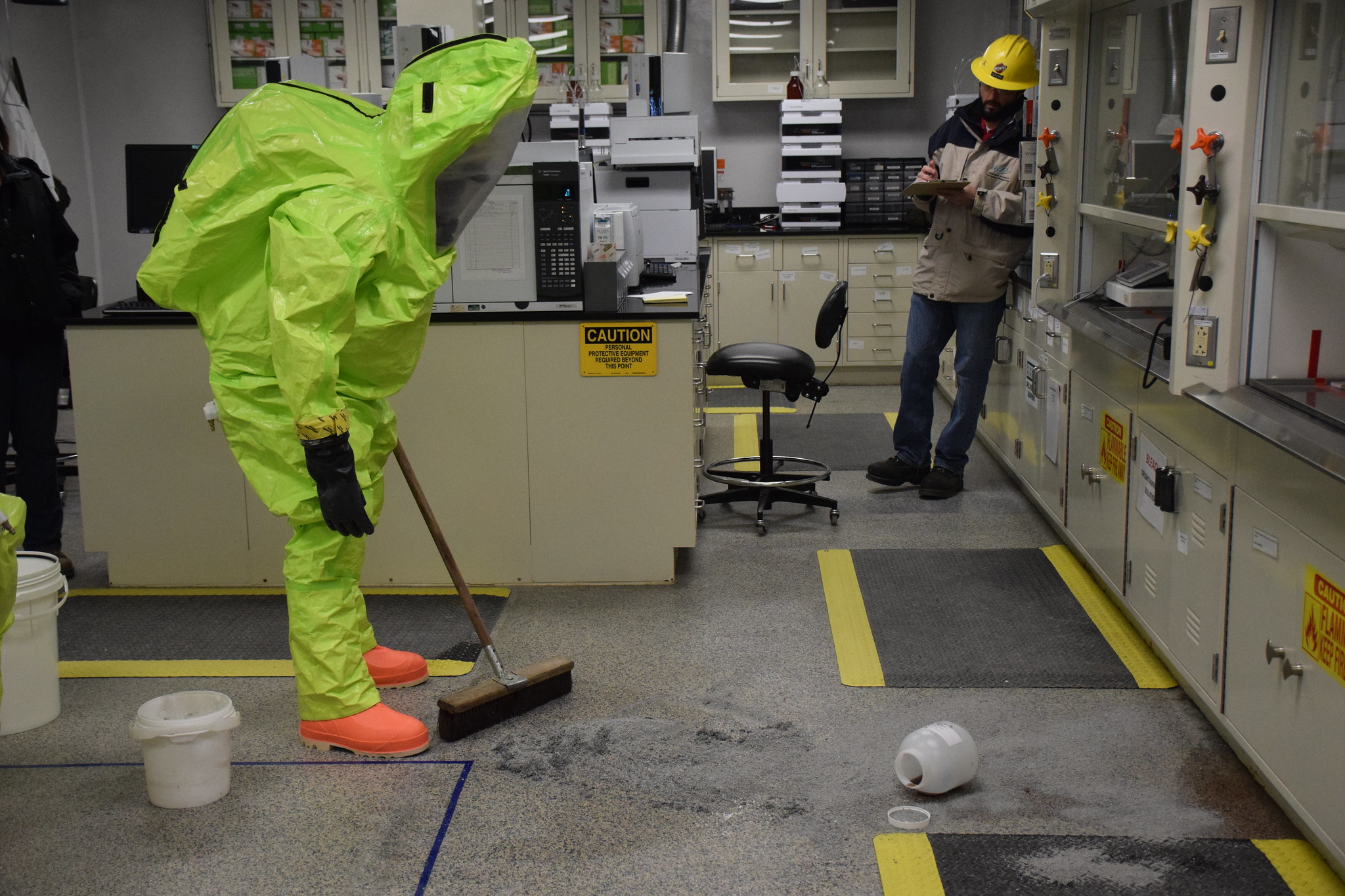 Cleaning up chemical spills in the laboratory – The Official Blog of ...